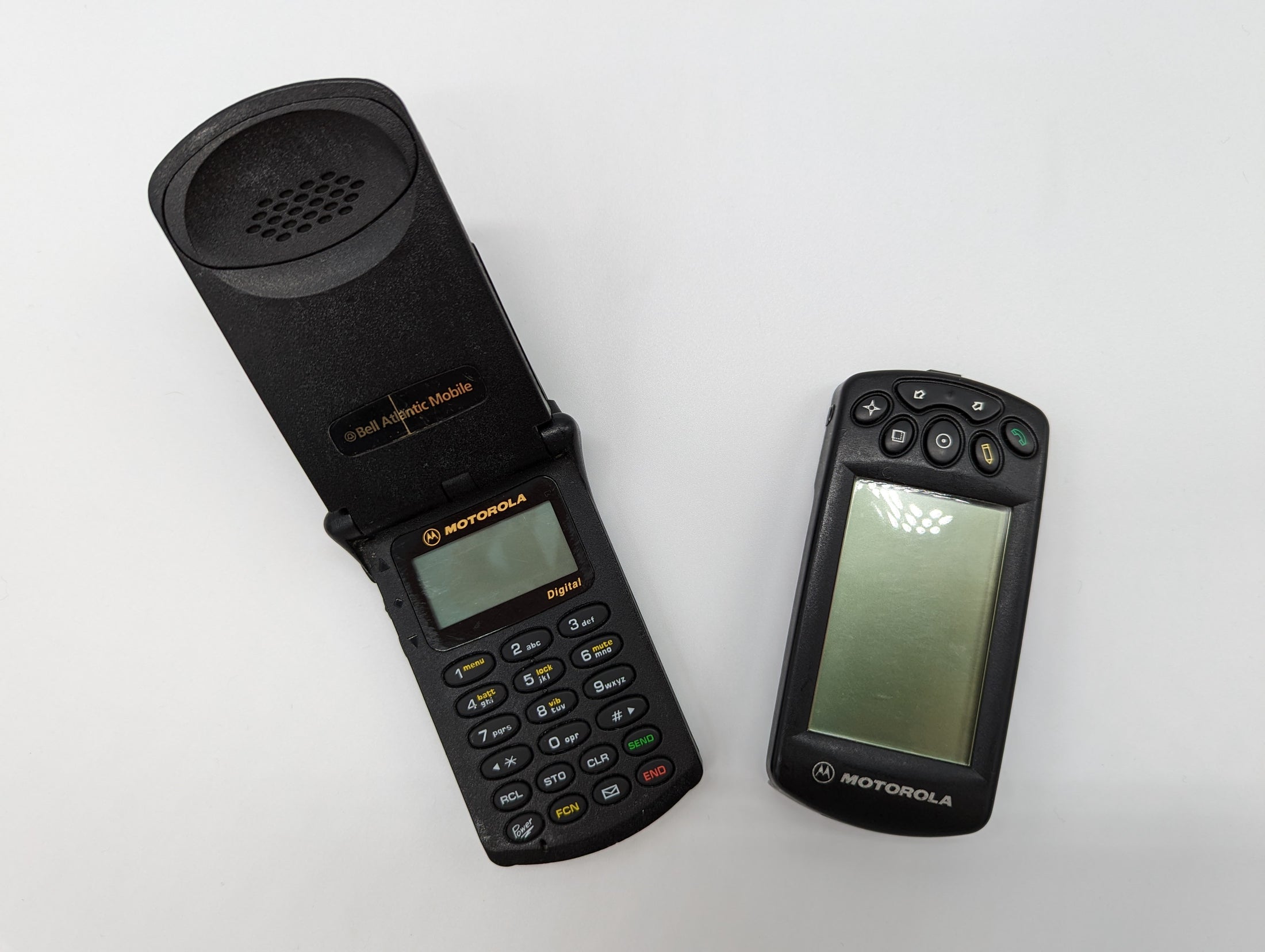Motorola StarTAC 130 & Razr V3: Iconic Flip-Phones of the 90s & 2000s ...